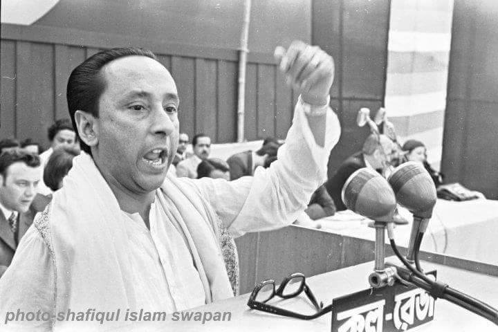 বাংলাদেশের বিখ্যাত মানুষদের দূর্লভ কিছু ছবি